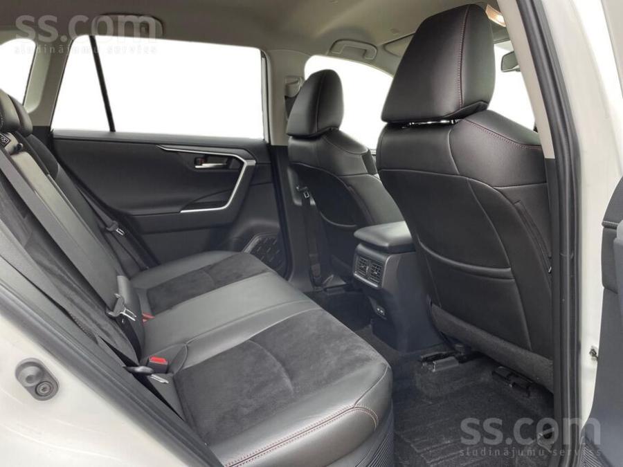 Balts Toyota RAV4 2023 Rīga, ar dzinēja tilpumu 2.50 L un nobraukumu 45 tūkst. km par 36990 €, foto 8 vietnē AUTOMOTO.COM.LV