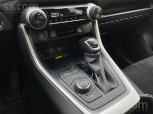 Balts Toyota RAV4 2023 Rīga, ar dzinēja tilpumu 2.50 L un nobraukumu 45 tūkst. km par 36990 €, foto 21 vietnē AUTOMOTO.COM.LV
