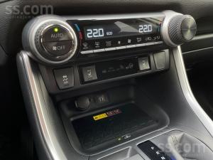 Balts Toyota RAV4 2023 Rīga, ar dzinēja tilpumu 2.50 L un nobraukumu 45 tūkst. km par 36990 €, foto 28 vietnē AUTOMOTO.COM.LV