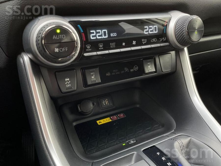 Balts Toyota RAV4 2023 Rīga, ar dzinēja tilpumu 2.50 L un nobraukumu 45 tūkst. km par 36990 €, foto 28 vietnē AUTOMOTO.COM.LV