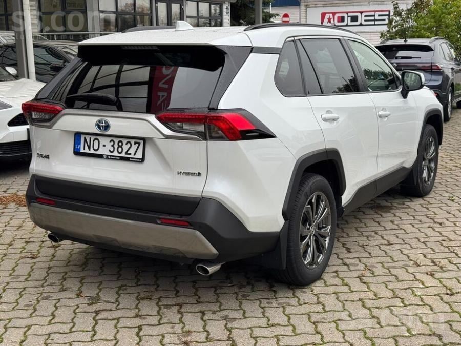 Balts Toyota RAV4 2023 Rīga, ar dzinēja tilpumu 2.50 L un nobraukumu 52 tūkst. km par 29850 €, foto 5 vietnē AUTOMOTO.COM.LV