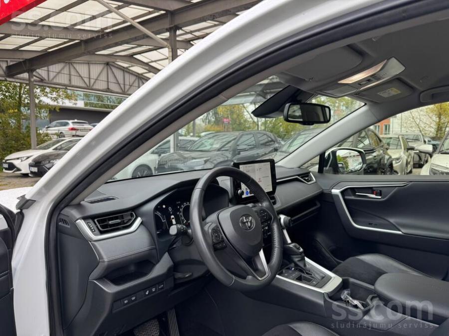 Balts Toyota RAV4 2023 Rīga, ar dzinēja tilpumu 2.50 L un nobraukumu 52 tūkst. km par 29850 €, foto 6 vietnē AUTOMOTO.COM.LV