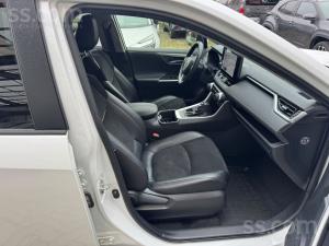 Balts Toyota RAV4 2023 Rīga, ar dzinēja tilpumu 2.50 L un nobraukumu 52 tūkst. km par 29850 €, foto 7 vietnē AUTOMOTO.COM.LV