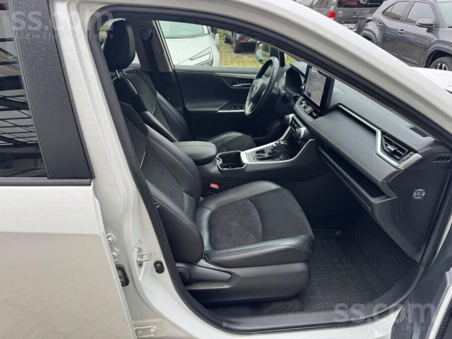 Balts Toyota RAV4 2023 Rīga, ar dzinēja tilpumu 2.50 L un nobraukumu 52 tūkst. km par 29850 €, foto 7 vietnē AUTOMOTO.COM.LV