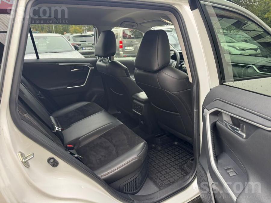 Balts Toyota RAV4 2023 Rīga, ar dzinēja tilpumu 2.50 L un nobraukumu 52 tūkst. km par 29850 €, foto 8 vietnē AUTOMOTO.COM.LV
