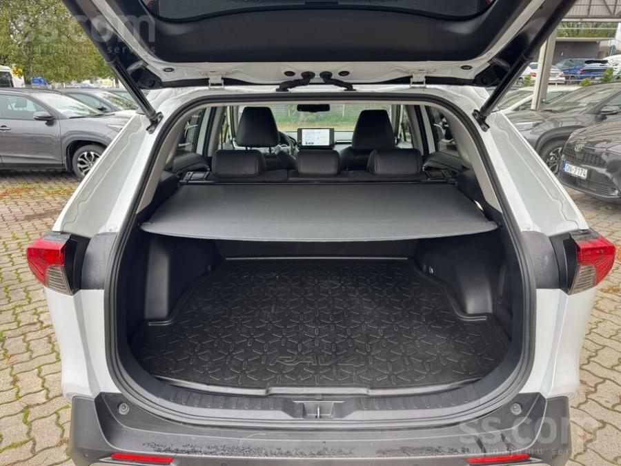 Balts Toyota RAV4 2023 Rīga, ar dzinēja tilpumu 2.50 L un nobraukumu 52 tūkst. km par 29850 €, foto 9 vietnē AUTOMOTO.COM.LV