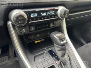 Balts Toyota RAV4 2023 Rīga, ar dzinēja tilpumu 2.50 L un nobraukumu 52 tūkst. km par 29850 €, foto 13 vietnē AUTOMOTO.COM.LV