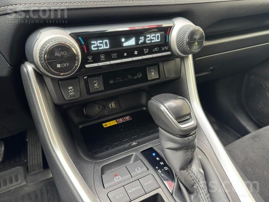 Balts Toyota RAV4 2023 Rīga, ar dzinēja tilpumu 2.50 L un nobraukumu 52 tūkst. km par 29850 €, foto 13 vietnē AUTOMOTO.COM.LV