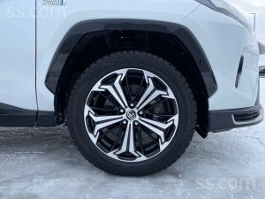 Balts Toyota RAV4 2024 Rīga, ar dzinēja tilpumu 2.50 L un nobraukumu 110 tūkst. km par 45990 €, foto 15 vietnē AUTOMOTO.COM.LV