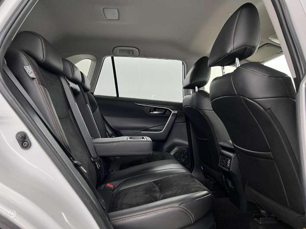 Balts Toyota RAV4 2024 Viļņa, ar dzinēja tilpumu 2.49 L un nobraukumu 57 tūkst. km par 35900 €, foto 7 vietnē AUTOMOTO.COM.LV