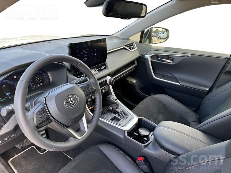 Balts Toyota RAV4 2024 Rīga, ar dzinēja tilpumu 2.50 L un nobraukumu 11 tūkst. km par 37990 €, foto 12 vietnē AUTOMOTO.COM.LV