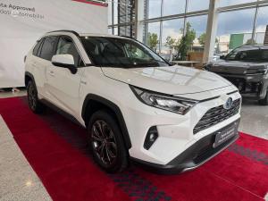 Balts Toyota RAV4 2024 Šauļi, ar dzinēja tilpumu 2.49 L un nobraukumu 103 tūkst. km par 32900 €, foto 3 vietnē AUTOMOTO.COM.LV