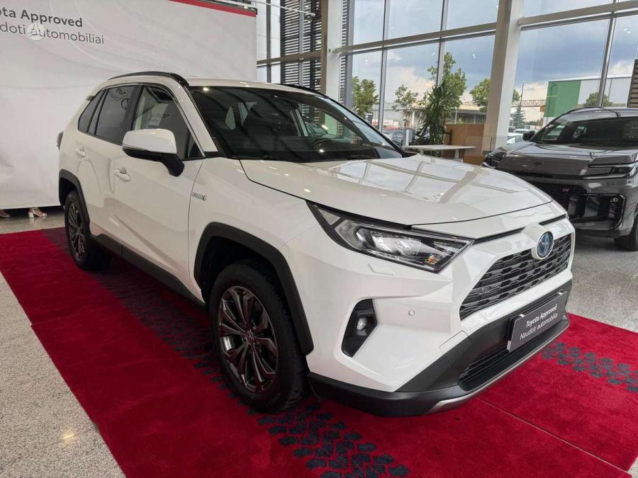 Balts Toyota RAV4 2024 Šauļi, ar dzinēja tilpumu 2.49 L un nobraukumu 103 tūkst. km par 32900 €, foto 3 vietnē AUTOMOTO.COM.LV