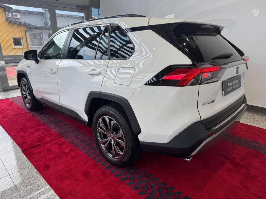 Balts Toyota RAV4 2024 Šauļi, ar dzinēja tilpumu 2.49 L un nobraukumu 103 tūkst. km par 32900 €, foto 5 vietnē AUTOMOTO.COM.LV