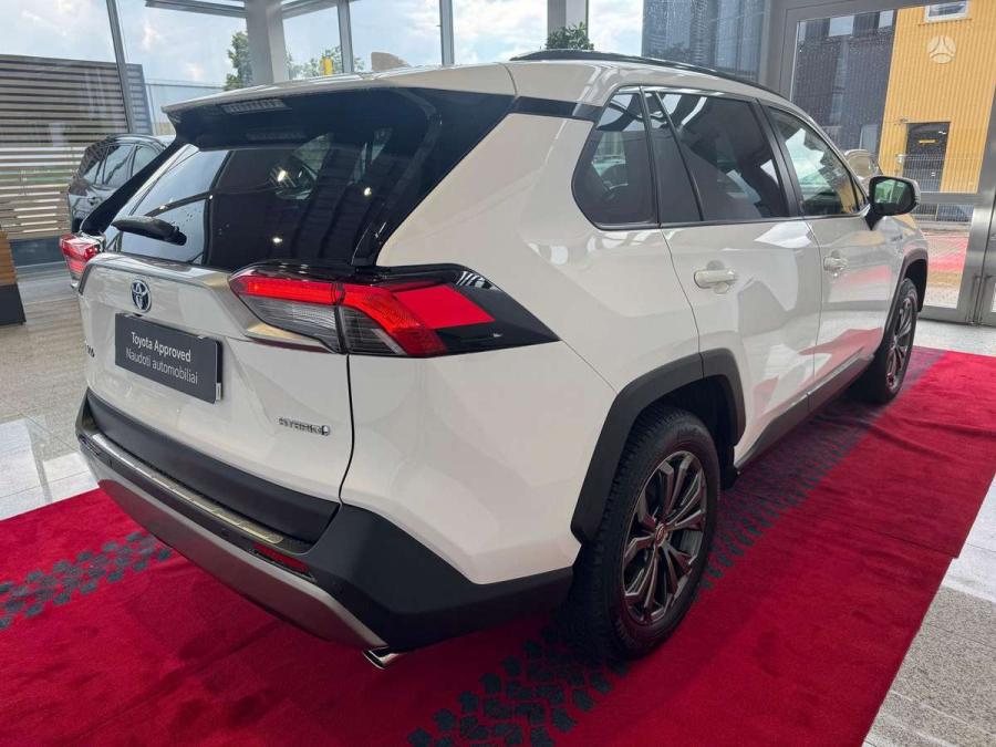 Balts Toyota RAV4 2024 Šauļi, ar dzinēja tilpumu 2.49 L un nobraukumu 103 tūkst. km par 32900 €, foto 6 vietnē AUTOMOTO.COM.LV