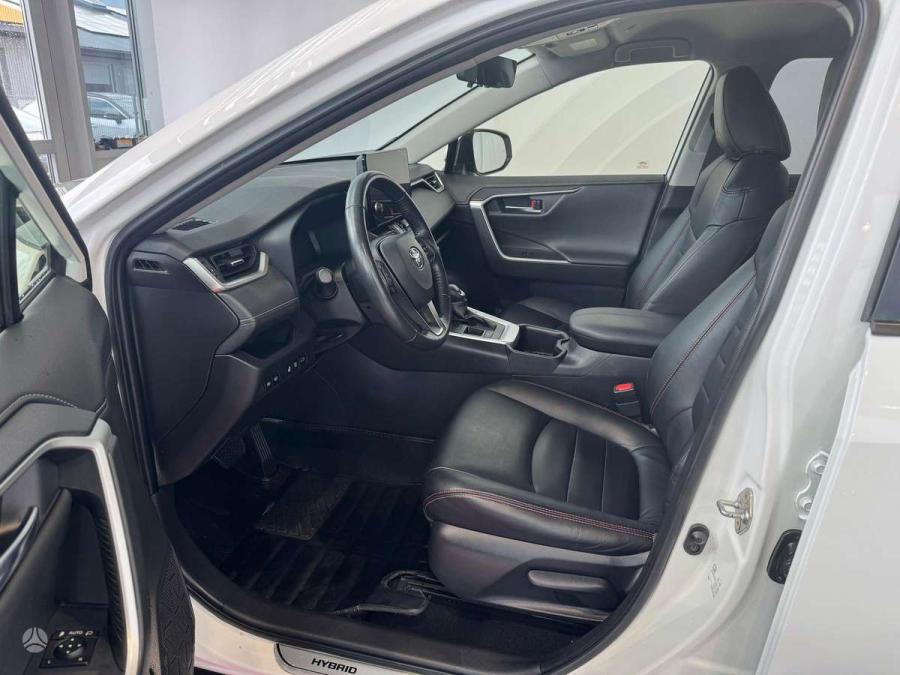 Balts Toyota RAV4 2024 Šauļi, ar dzinēja tilpumu 2.49 L un nobraukumu 103 tūkst. km par 32900 €, foto 12 vietnē AUTOMOTO.COM.LV