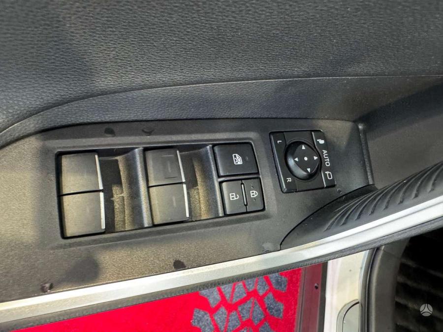 Balts Toyota RAV4 2024 Šauļi, ar dzinēja tilpumu 2.49 L un nobraukumu 103 tūkst. km par 32900 €, foto 13 vietnē AUTOMOTO.COM.LV