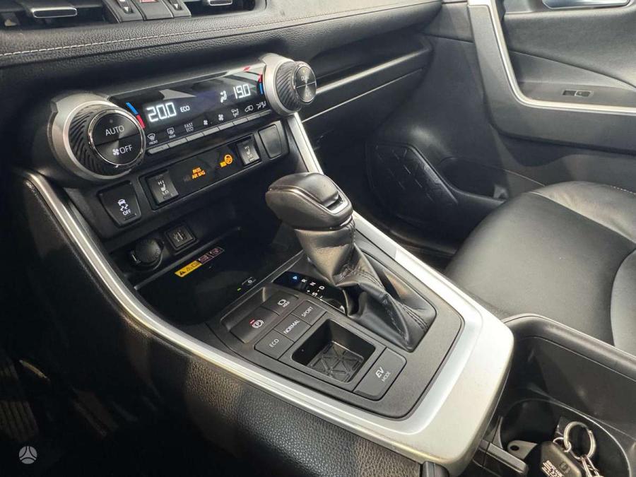 Balts Toyota RAV4 2024 Šauļi, ar dzinēja tilpumu 2.49 L un nobraukumu 103 tūkst. km par 32900 €, foto 21 vietnē AUTOMOTO.COM.LV