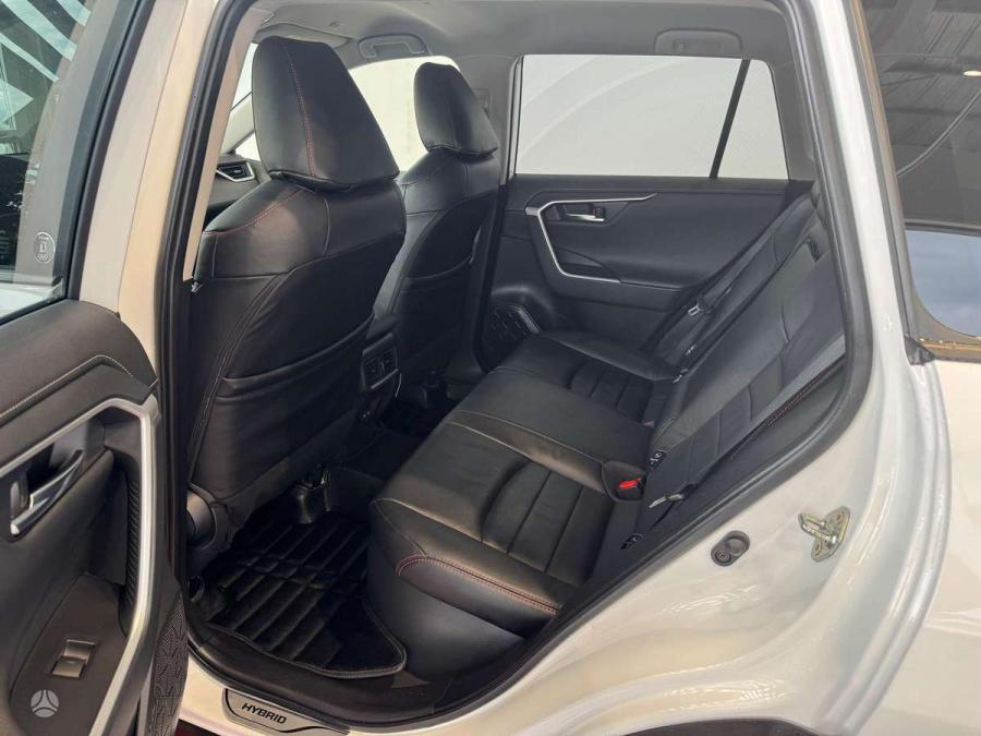 Balts Toyota RAV4 2024 Šauļi, ar dzinēja tilpumu 2.49 L un nobraukumu 103 tūkst. km par 32900 €, foto 22 vietnē AUTOMOTO.COM.LV