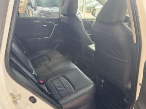 Balts Toyota RAV4 2024 Šauļi, ar dzinēja tilpumu 2.49 L un nobraukumu 103 tūkst. km par 32900 €, foto 23 vietnē AUTOMOTO.COM.LV