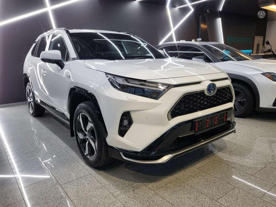 Balts Toyota RAV4 2024 Šauļi, ar dzinēja tilpumu 2.49 L un nobraukumu 15 tūkst. km par 42950 €, foto 1 vietnē AUTOMOTO.COM.LV