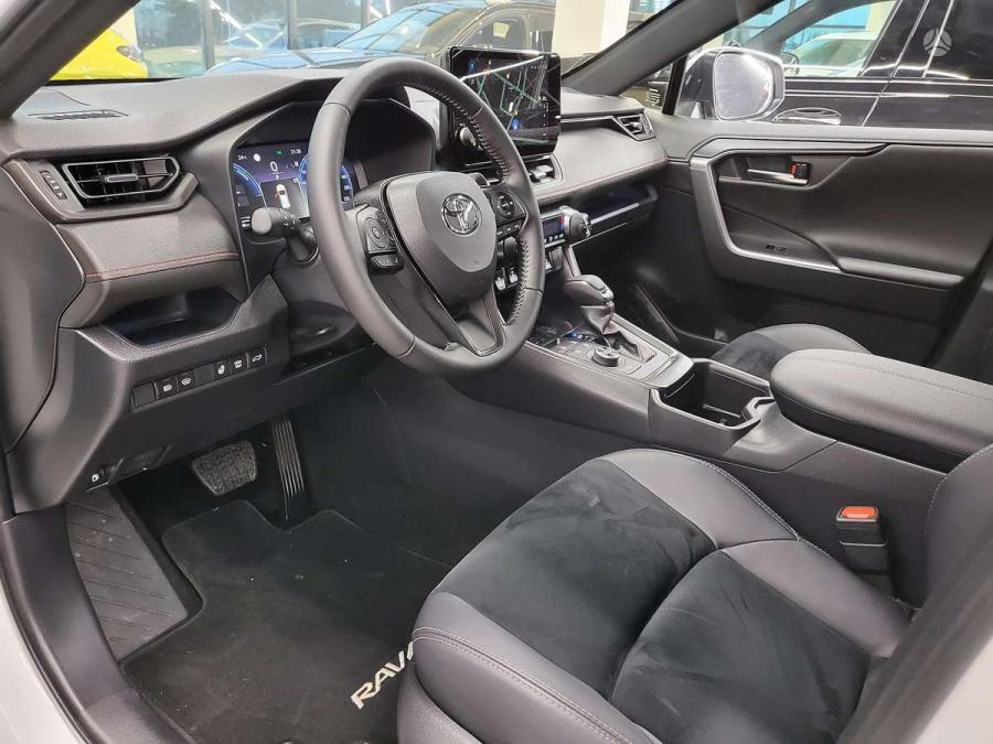 Balts Toyota RAV4 2024 Šauļi, ar dzinēja tilpumu 2.49 L un nobraukumu 15 tūkst. km par 42950 €, foto 8 vietnē AUTOMOTO.COM.LV