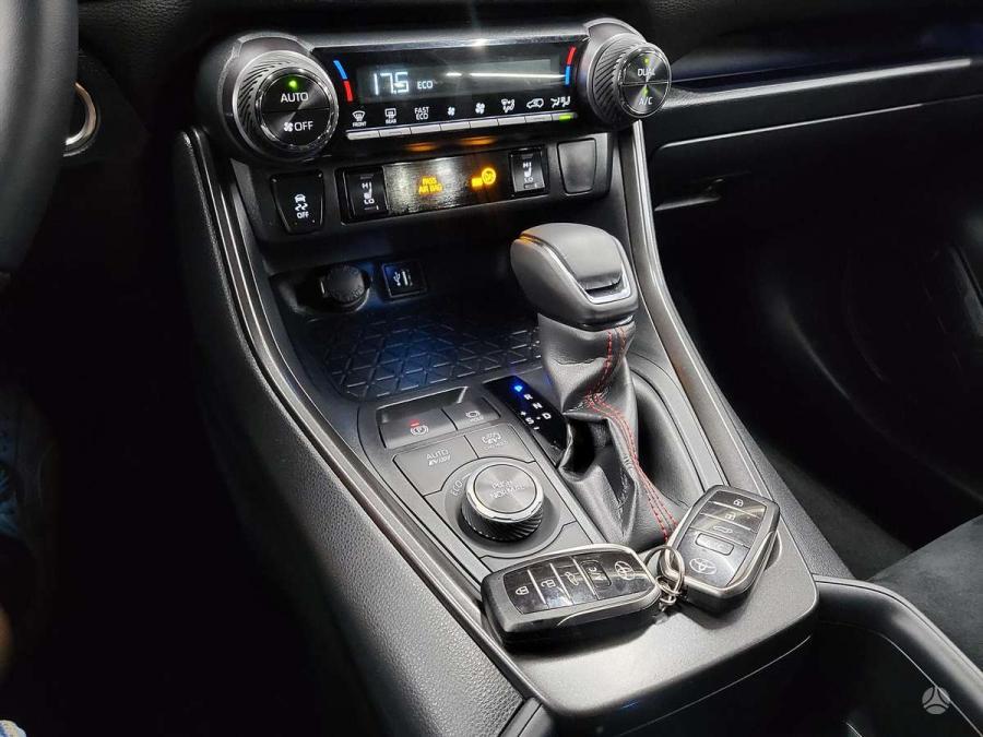 Balts Toyota RAV4 2024 Šauļi, ar dzinēja tilpumu 2.49 L un nobraukumu 15 tūkst. km par 42950 €, foto 11 vietnē AUTOMOTO.COM.LV