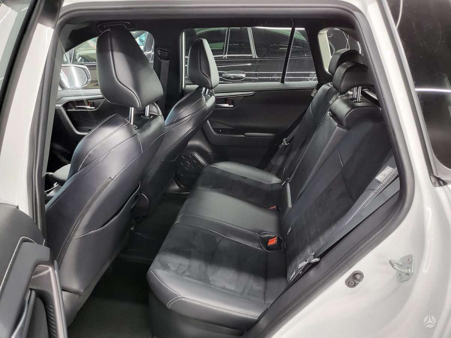 Balts Toyota RAV4 2024 Šauļi, ar dzinēja tilpumu 2.49 L un nobraukumu 15 tūkst. km par 42950 €, foto 12 vietnē AUTOMOTO.COM.LV