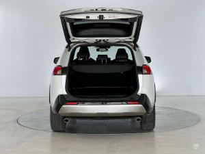 Balts Toyota RAV4 2024 Viļņa, ar dzinēja tilpumu 2.49 L un nobraukumu 76 tūkst. km par 40900 €, foto 11 vietnē AUTOMOTO.COM.LV