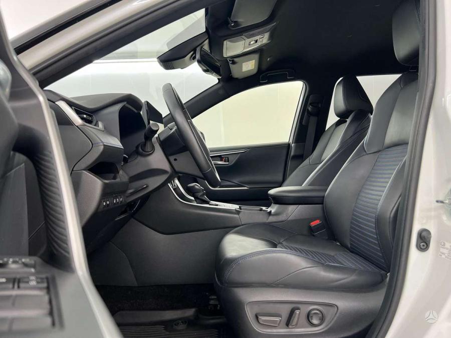 Balts Toyota RAV4 2024 Viļņa, ar dzinēja tilpumu 2.49 L un nobraukumu 76 tūkst. km par 40900 €, foto 12 vietnē AUTOMOTO.COM.LV