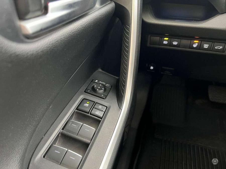 Balts Toyota RAV4 2024 Viļņa, ar dzinēja tilpumu 2.49 L un nobraukumu 76 tūkst. km par 40900 €, foto 25 vietnē AUTOMOTO.COM.LV