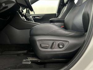 Balts Toyota RAV4 2024 Viļņa, ar dzinēja tilpumu 2.49 L un nobraukumu 76 tūkst. km par 40900 €, foto 26 vietnē AUTOMOTO.COM.LV