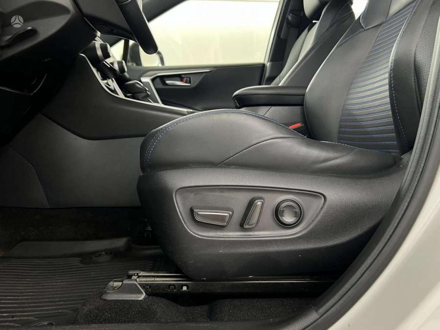 Balts Toyota RAV4 2024 Viļņa, ar dzinēja tilpumu 2.49 L un nobraukumu 76 tūkst. km par 40900 €, foto 26 vietnē AUTOMOTO.COM.LV