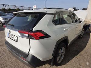 White Toyota RAV4 2024 in Siauliai, with an engine capacity of 1.99 L and mileage of 59 thousand km for 9800 €, photo 3 on AUTOMOTO.COM.LV
