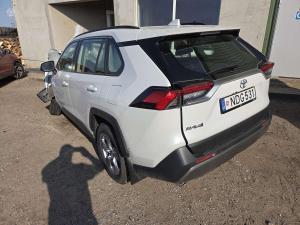 White Toyota RAV4 2024 in Siauliai, with an engine capacity of 1.99 L and mileage of 59 thousand km for 9800 €, photo 14 on AUTOMOTO.COM.LV