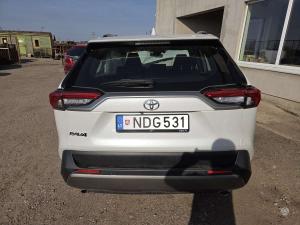 White Toyota RAV4 2024 in Siauliai, with an engine capacity of 1.99 L and mileage of 59 thousand km for 9800 €, photo 15 on AUTOMOTO.COM.LV