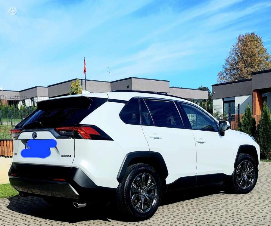 Balts Toyota RAV4 2024 Viļņa, ar dzinēja tilpumu 2.49 L un nobraukumu 54 tūkst. km par 35300 €, foto 3 vietnē AUTOMOTO.COM.LV