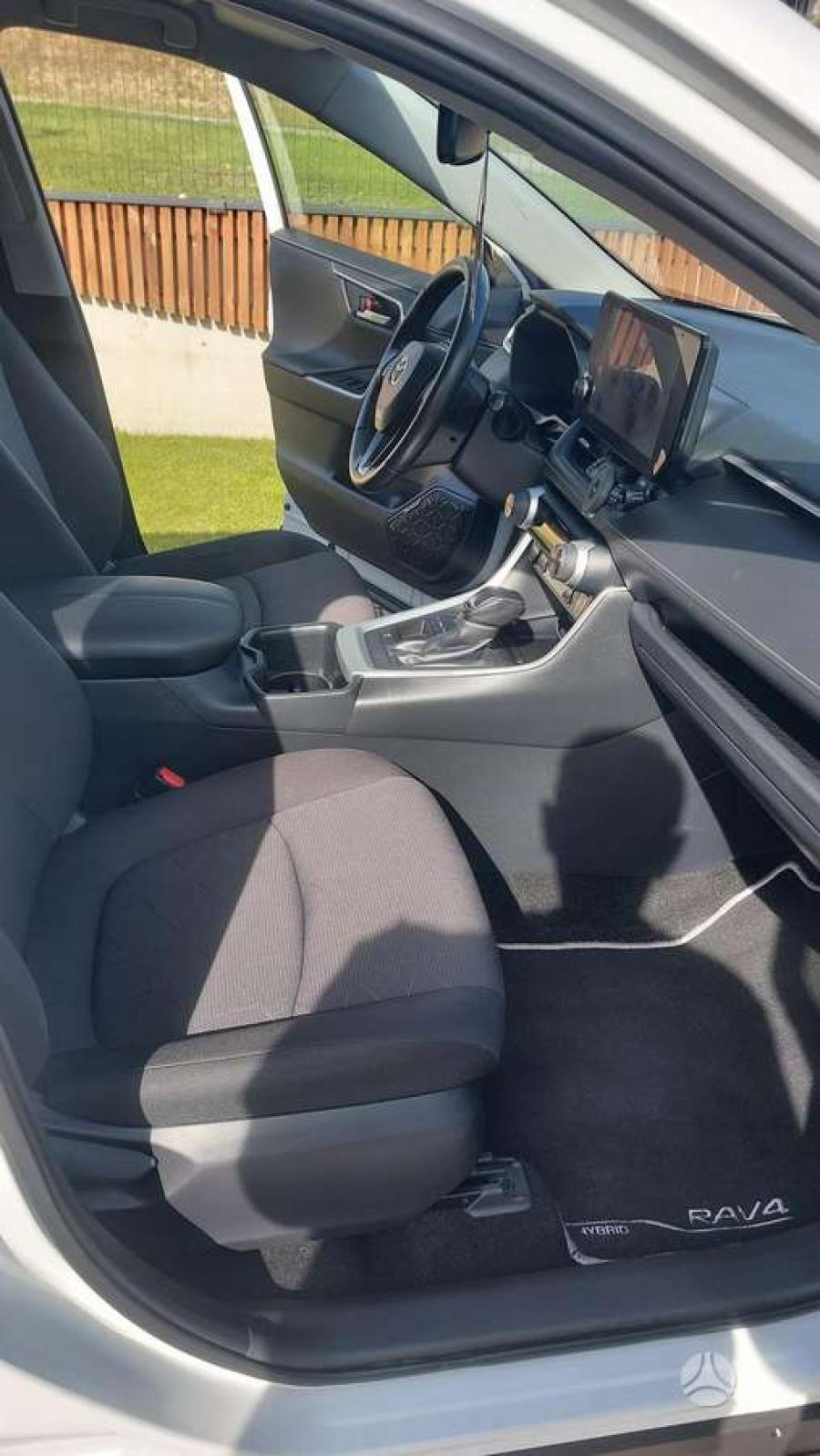 Balts Toyota RAV4 2024 Viļņa, ar dzinēja tilpumu 2.49 L un nobraukumu 54 tūkst. km par 35300 €, foto 14 vietnē AUTOMOTO.COM.LV
