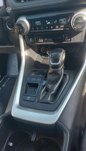 Balts Toyota RAV4 2024 Viļņa, ar dzinēja tilpumu 2.49 L un nobraukumu 54 tūkst. km par 35300 €, foto 15 vietnē AUTOMOTO.COM.LV