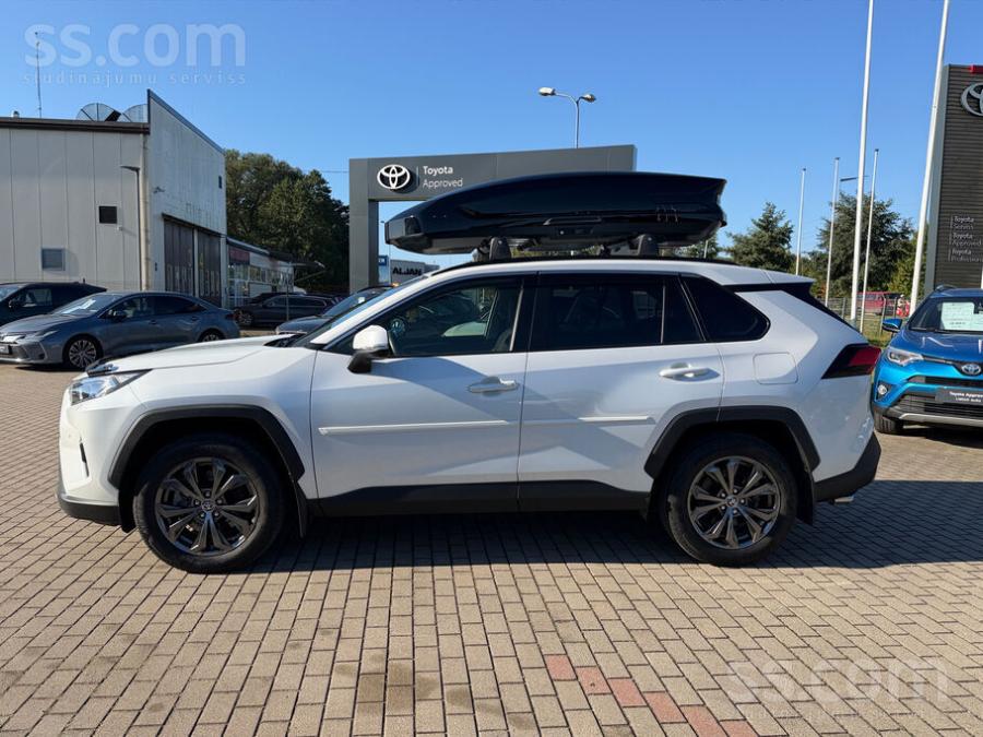 Balts Toyota RAV4 2024 Liepāja, ar dzinēja tilpumu 2.50 L un nobraukumu 43 tūkst. km par 33900 €, foto 3 vietnē AUTOMOTO.COM.LV
