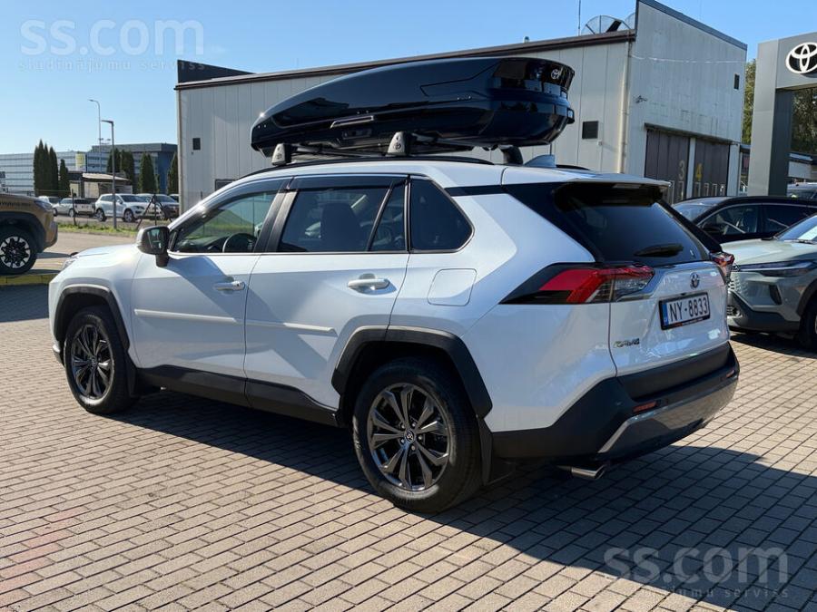 Balts Toyota RAV4 2024 Liepāja, ar dzinēja tilpumu 2.50 L un nobraukumu 43 tūkst. km par 33900 €, foto 4 vietnē AUTOMOTO.COM.LV