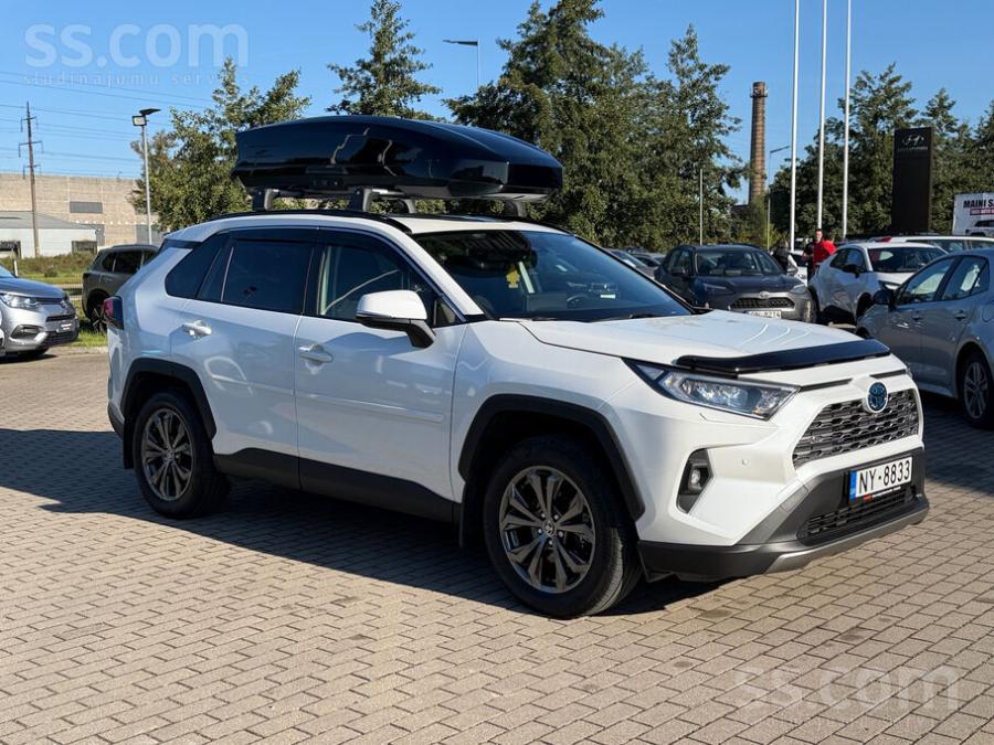 Balts Toyota RAV4 2024 Liepāja, ar dzinēja tilpumu 2.50 L un nobraukumu 43 tūkst. km par 33900 €, foto 5 vietnē AUTOMOTO.COM.LV