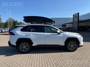 Balts Toyota RAV4 2024 Liepāja, ar dzinēja tilpumu 2.50 L un nobraukumu 43 tūkst. km par 33900 €, foto 6 vietnē AUTOMOTO.COM.LV