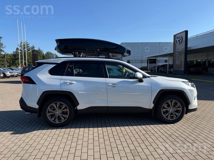 Balts Toyota RAV4 2024 Liepāja, ar dzinēja tilpumu 2.50 L un nobraukumu 43 tūkst. km par 33900 €, foto 6 vietnē AUTOMOTO.COM.LV