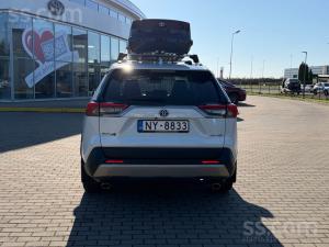 Balts Toyota RAV4 2024 Liepāja, ar dzinēja tilpumu 2.50 L un nobraukumu 43 tūkst. km par 33900 €, foto 9 vietnē AUTOMOTO.COM.LV