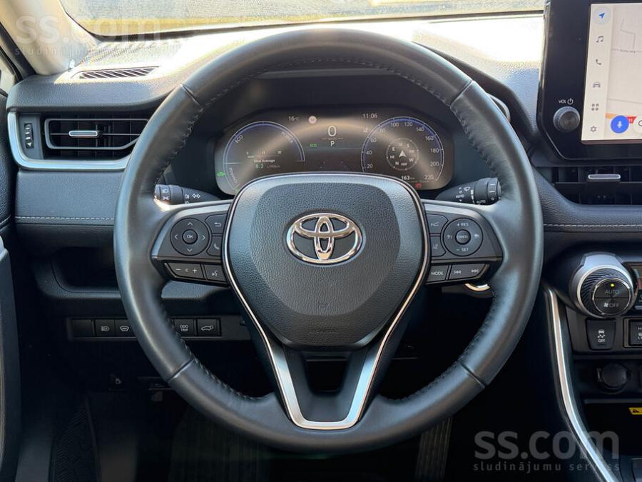 Balts Toyota RAV4 2024 Liepāja, ar dzinēja tilpumu 2.50 L un nobraukumu 43 tūkst. km par 33900 €, foto 14 vietnē AUTOMOTO.COM.LV