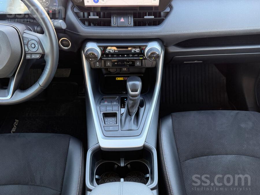 Balts Toyota RAV4 2024 Liepāja, ar dzinēja tilpumu 2.50 L un nobraukumu 43 tūkst. km par 33900 €, foto 17 vietnē AUTOMOTO.COM.LV