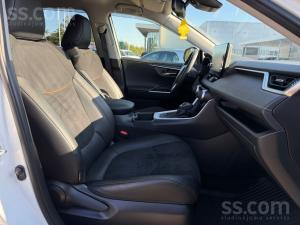 Balts Toyota RAV4 2024 Liepāja, ar dzinēja tilpumu 2.50 L un nobraukumu 43 tūkst. km par 33900 €, foto 18 vietnē AUTOMOTO.COM.LV