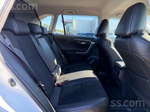 Balts Toyota RAV4 2024 Liepāja, ar dzinēja tilpumu 2.50 L un nobraukumu 43 tūkst. km par 33900 €, foto 19 vietnē AUTOMOTO.COM.LV