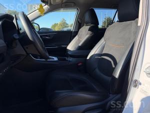Balts Toyota RAV4 2024 Liepāja, ar dzinēja tilpumu 2.50 L un nobraukumu 43 tūkst. km par 33900 €, foto 20 vietnē AUTOMOTO.COM.LV